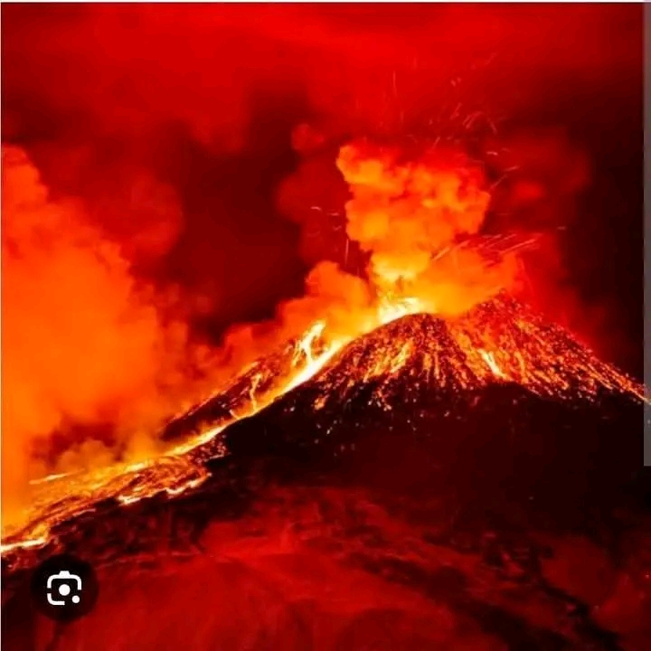 RDC : Le volcan Nyamulagira entre en éruption, les autorités renforcent ...